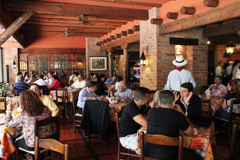 Cinco restaurantes típicos para deleitar tus sentidos en Medellín ...